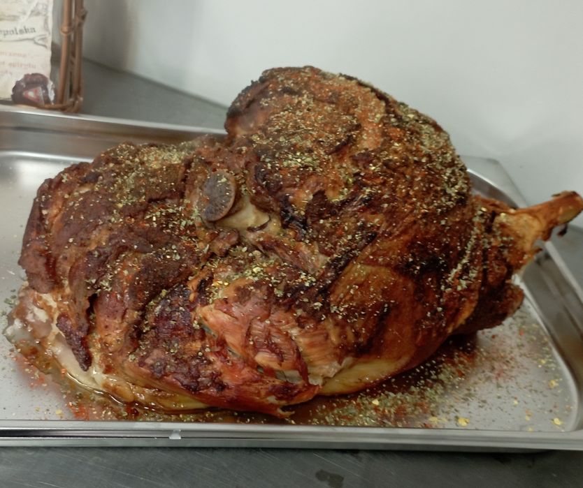 Pieczony prosiak, udziec, świnia,gorąca deska, mięso, prosie Lipnica ...