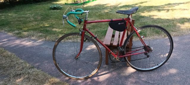 Huragan kolarka 27 cali,sprawny w dobrym stanie PRL. Zakręt • OLX.pl