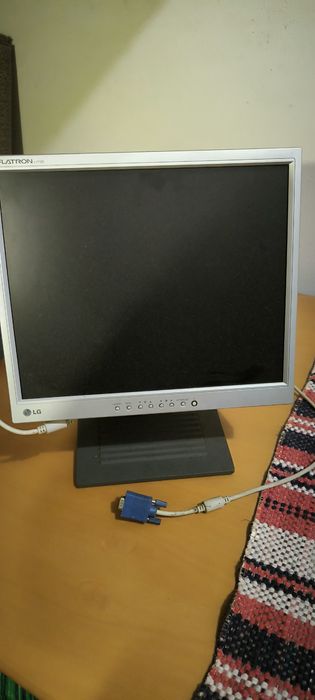 Monitor LCD LG flatron 17 Oliveira do Douro • OLX.pt