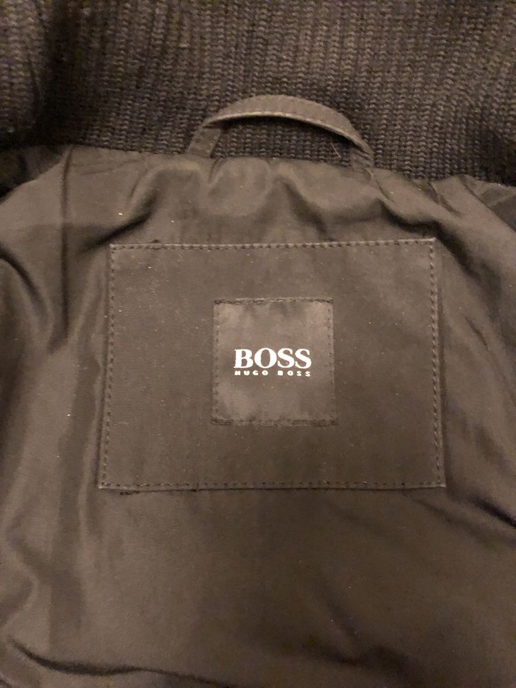 Куртка мужская Hugo Boss: 823 грн. - Інший верхній одяг Вишневе на Olx