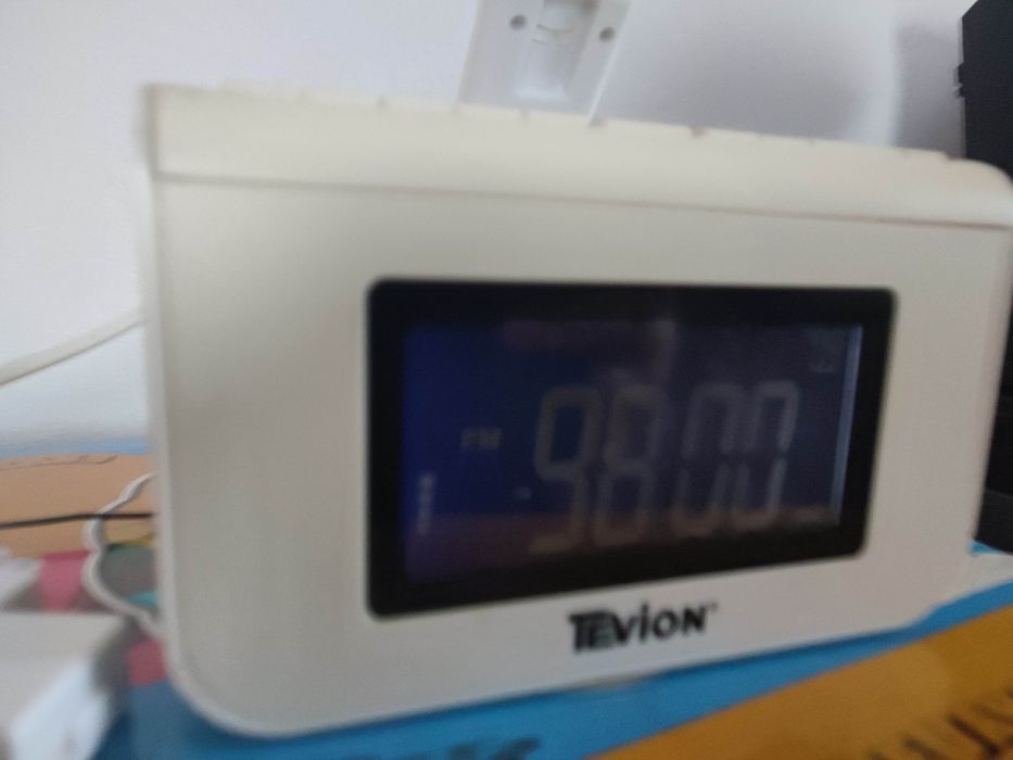 WYPRZEDAŻ! Radio budzik z projektorem, Tevion, uszkodzony Gostyń • OLX.pl