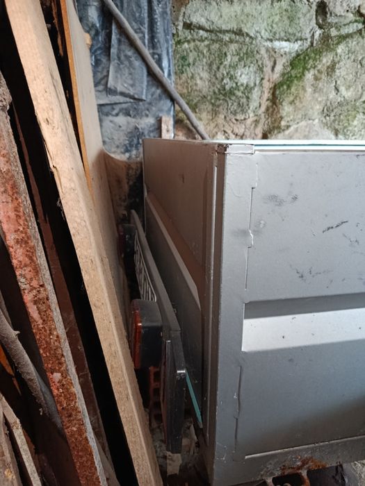 Atrelado de veículo, com taipais laterais, muito bom estado. Nogueira ...