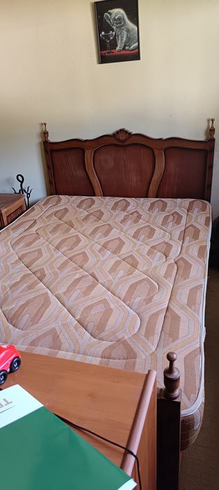 Dou Cama de casal antiga Milheirós de Poiares • OLX.pt