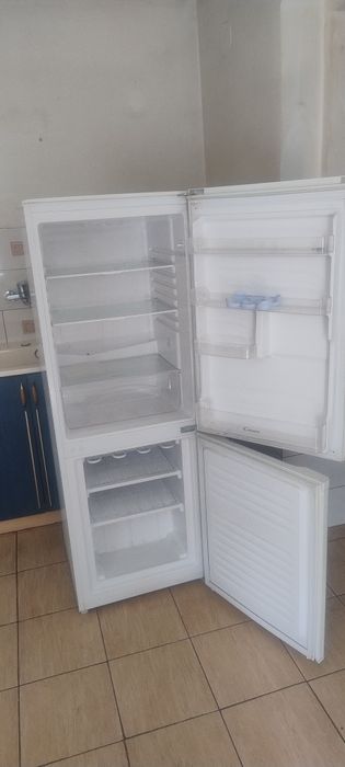 Lodówka Candy stan bdb możliwy transport do 5 km gratis Świdnica • OLX.pl