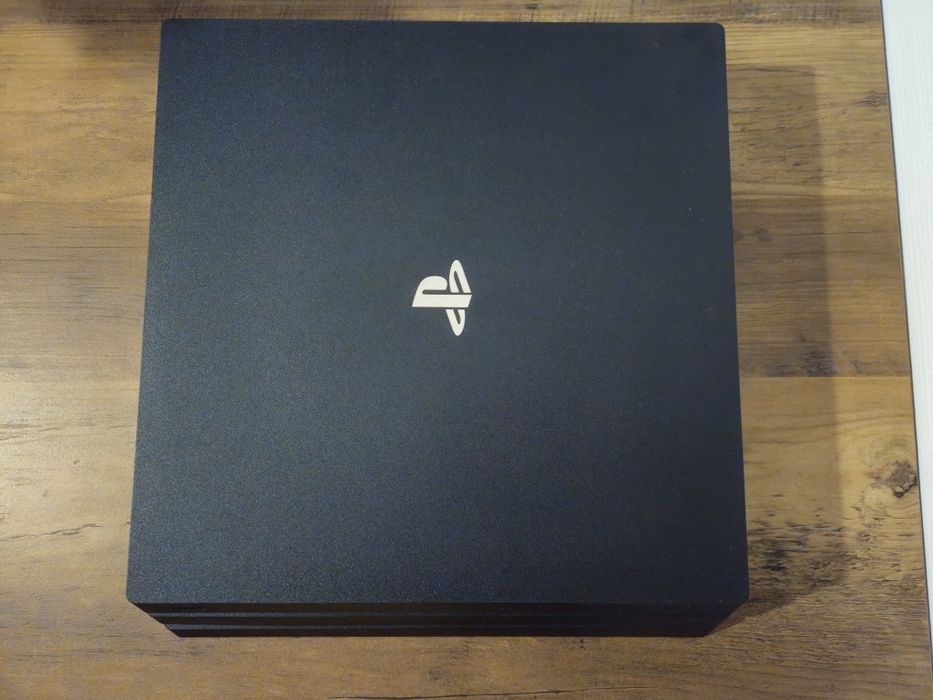 Vendo consola PS4 PRO Agrela • OLX.pt
