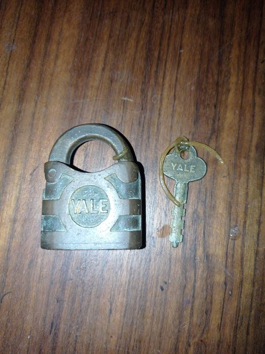 Cadeado yale antigo Alenquer (Santo Estêvão E Triana) • OLX Portugal