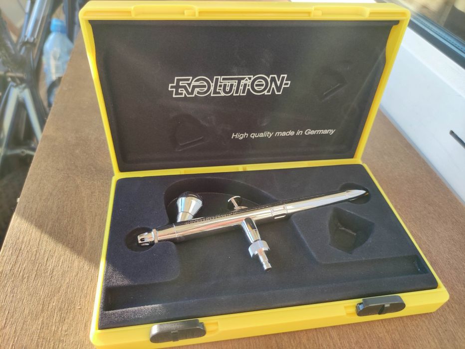 Aerograf Harder & Steenbeck Evolution + kompresor. Gratis farby ...