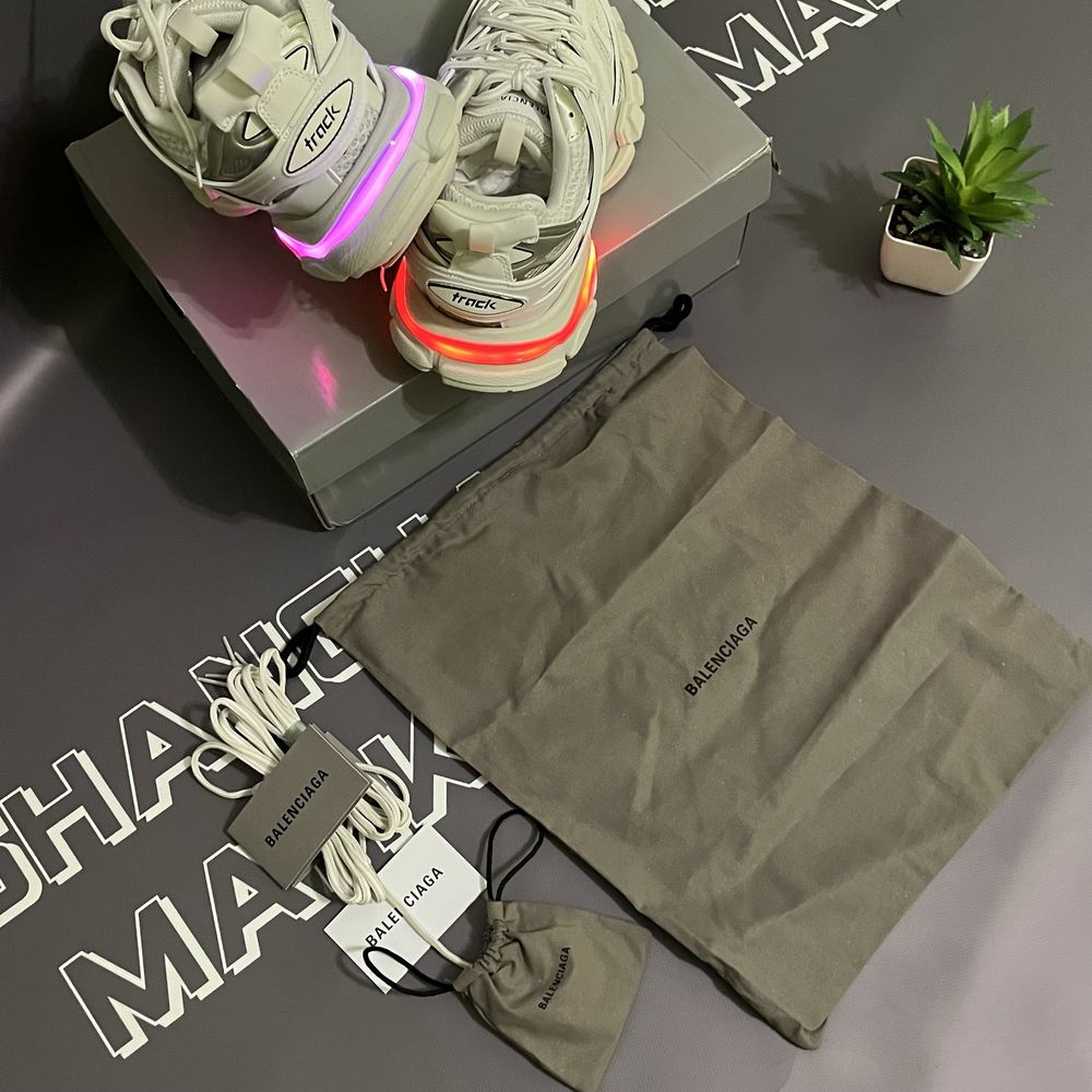 Кроссовки Balenciaga Track Led Траки: 4 599 грн. - Кросівки для міста ...
