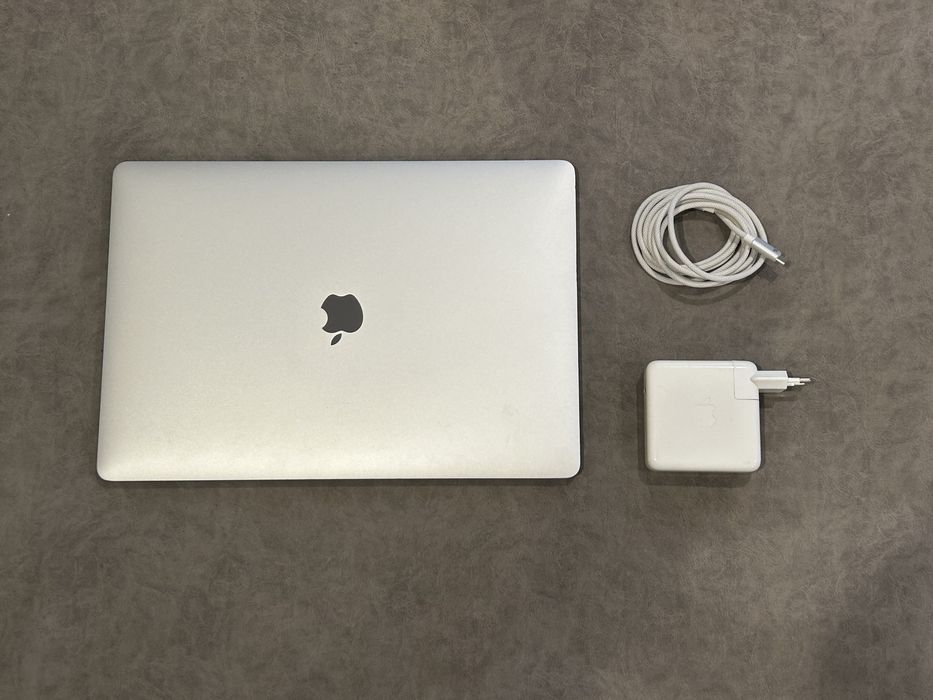 MacBook Pro 15” 2016 I7 | 16gb | 256 gb/ Radeon PRO 450 2 gb. Silver ...