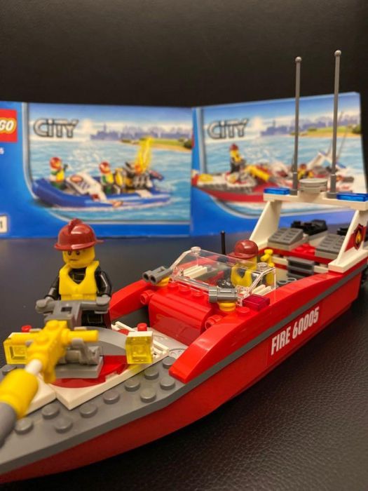 Fire boat - lego city (60005) Charneca De Caparica E Sobreda • OLX Portugal