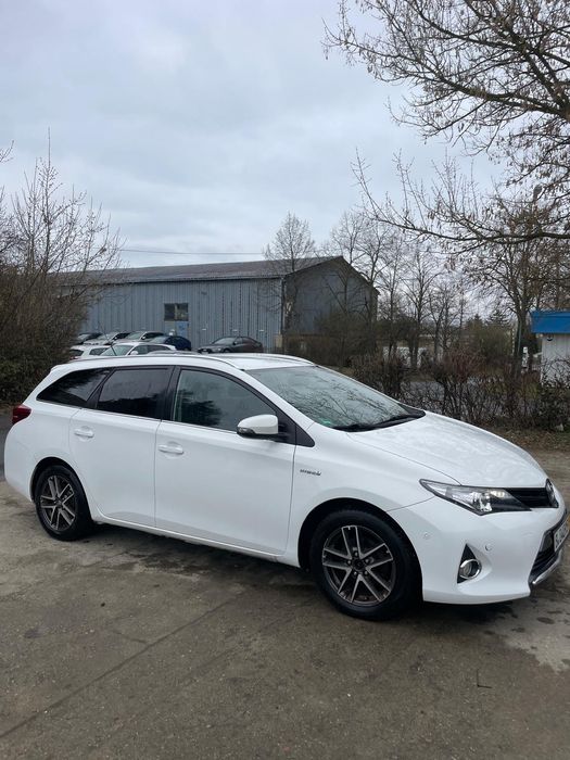 Toyota Auris 2015 Rok Hybryda Zalasewo • OLX.pl