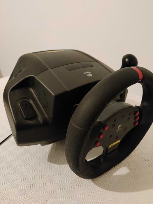 Volante Logitech Momo Racing Charneca De Caparica E Sobreda • OLX Portugal