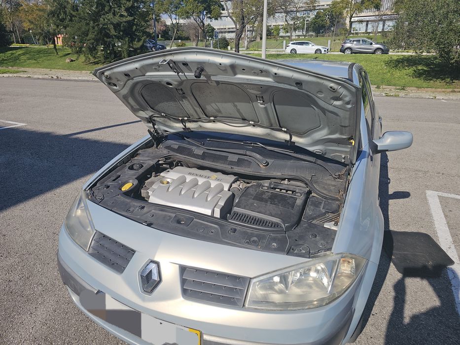 Renault Megane II Hatchback 1.6 Olivais • OLX.pt