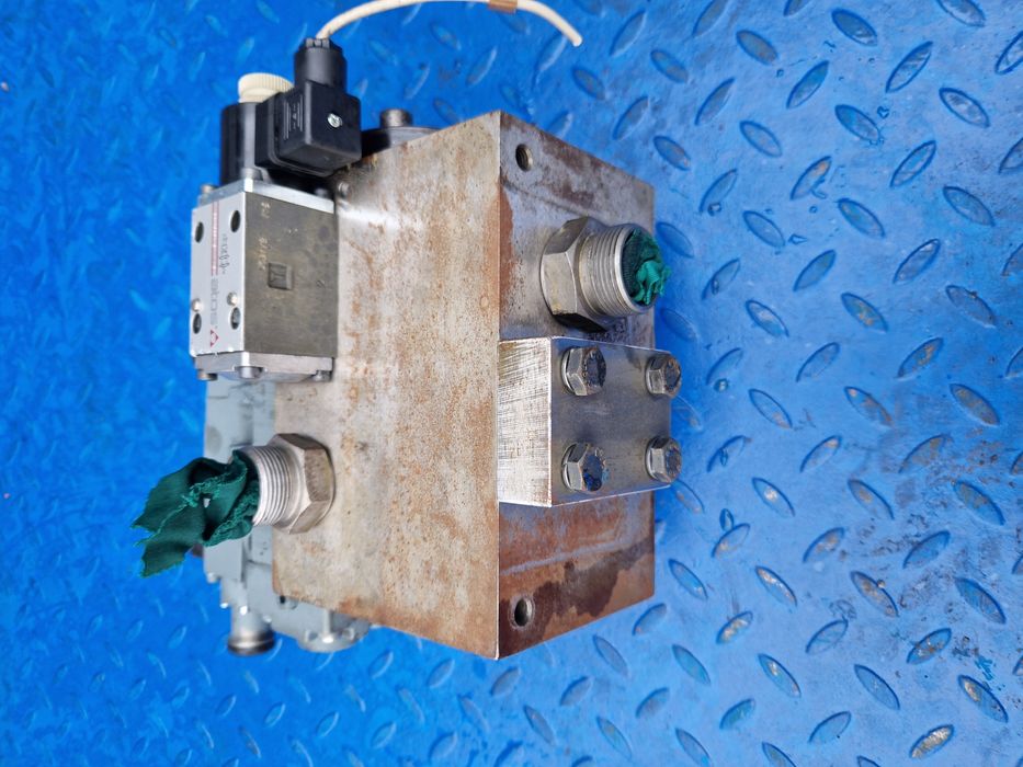 Zawór rozdzielacz hydrauliczny REXROTH 4WRZ 16 W1 elektrozawór 4DREP ...