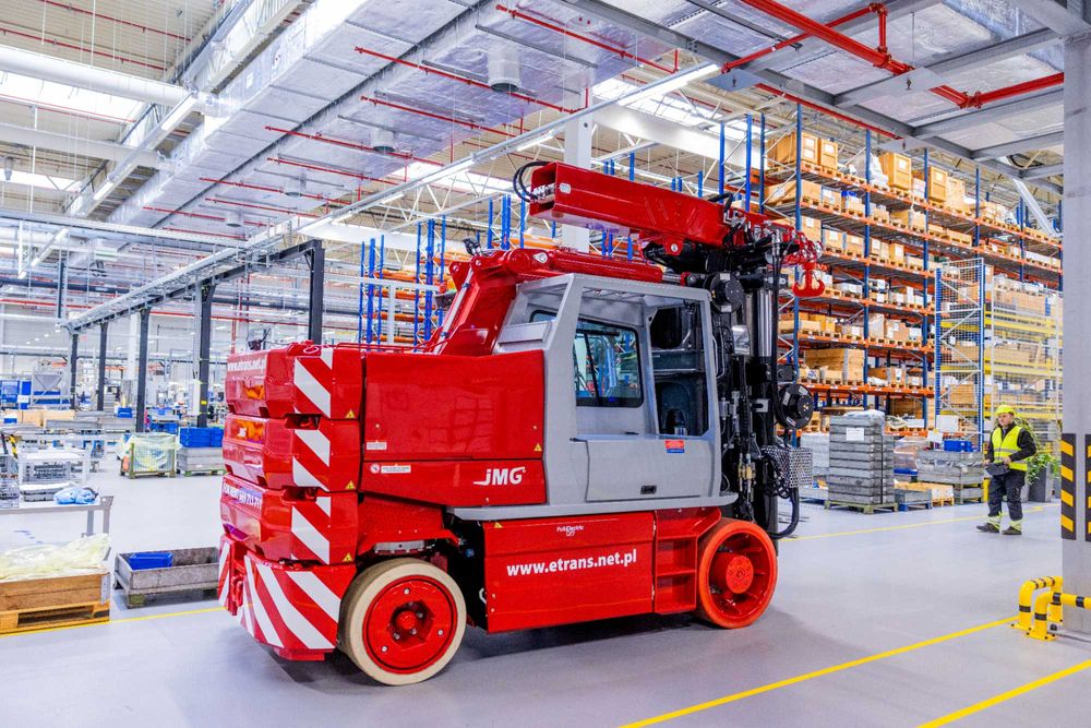 Wynajem wózka widłowego 25Ton JMG MC250.09FT / ŻURAW ELEKTRYCZNY 25Ton ...