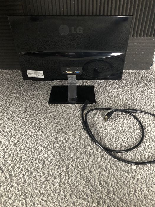 Monitor LG Flatron E2260V-PN Cieszyn • OLX.pl