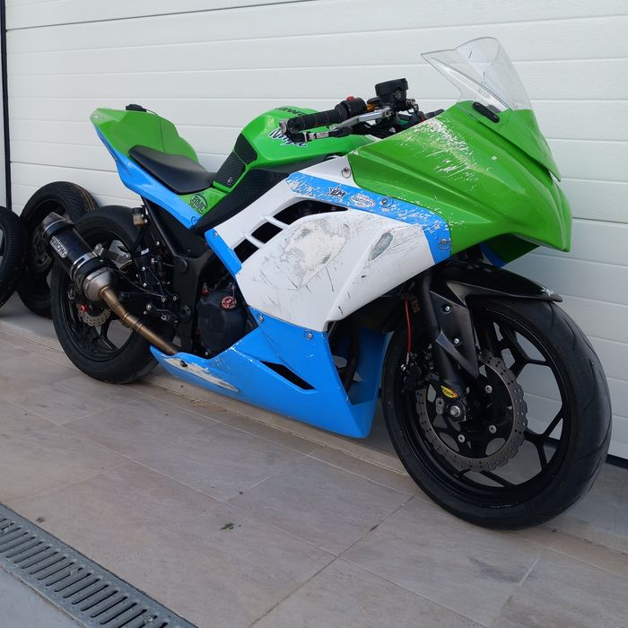 Kawasaki Ninja 300 circuito track day Moto usada em kartódromo Mafra ...