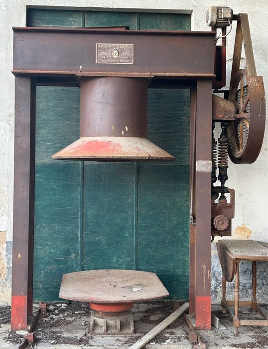 Prensa para uvas Palmela • OLX Portugal