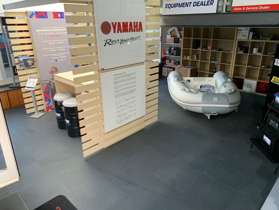 Piso em PVC para oficinas e stands Coruche • OLX Portugal