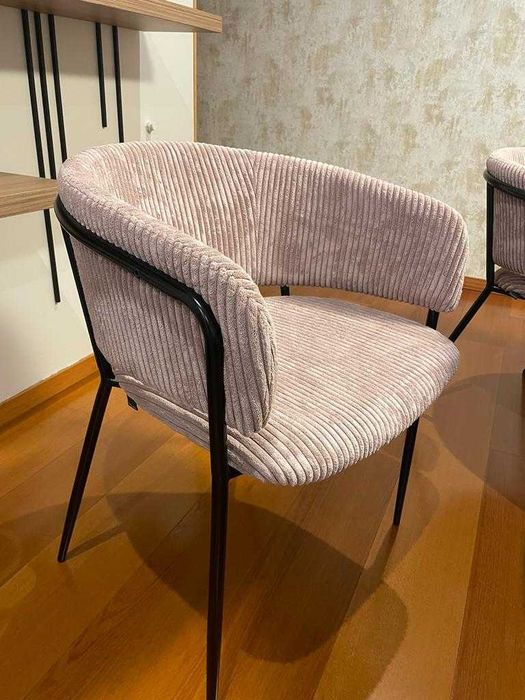 Cadeiras em bombazine rosa Urgezes • OLX Portugal