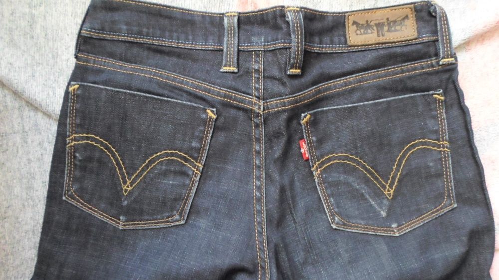 Джинсы Levis клеш/ скинни нов.: 850 грн. - Одяг для дівчаток Одеса на Olx