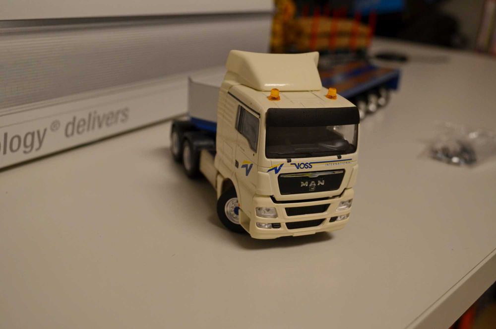 Zestaw gabaryt VOSS MAN TGX XL naczepa DLZ6 Conrad 70155/00 model 1:50 ...