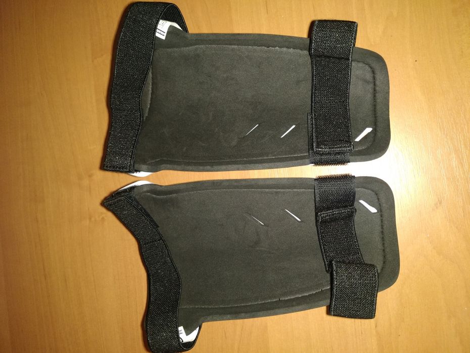 Щитки футбольні Nike Park Guard , білі, на 170-180см легкі та міцні ...