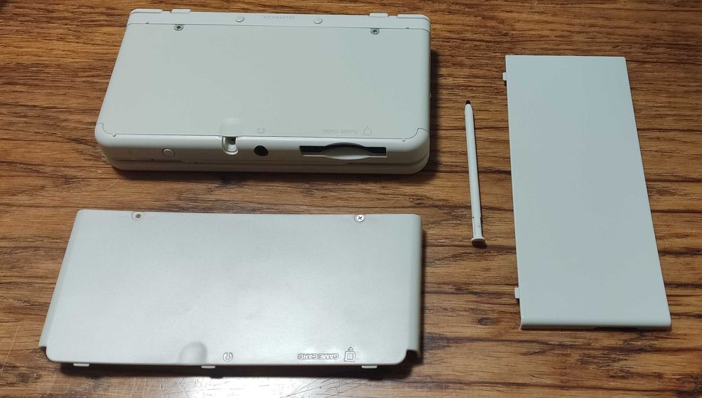 New Nintendo 3DS White: 6 400 грн. - Приставки Київ на Olx