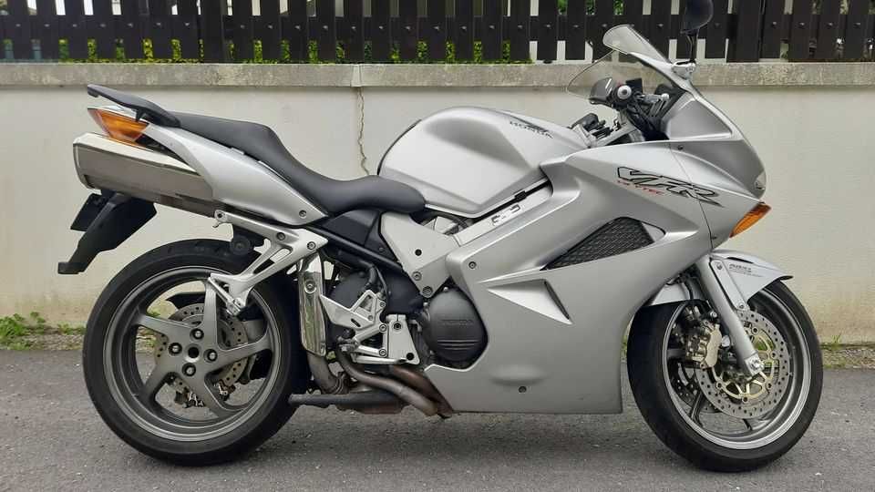 Honda VFR 800 VTEC São João da Madeira • OLX Portugal