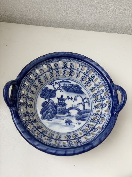Cesta vintage chinesa em porcelana azul e branca com pegas Moscavide E ...