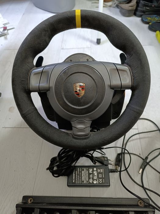 Volante Fanatec Porsche 911 GT3 RS v2 e Pedais Fanatec Venteira • OLX ...