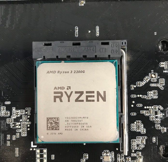 Процессор AMD Ryzen 3 2200g box оригинальная коробка и кулер: 1 000 грн. - Комплектуючі та ...
