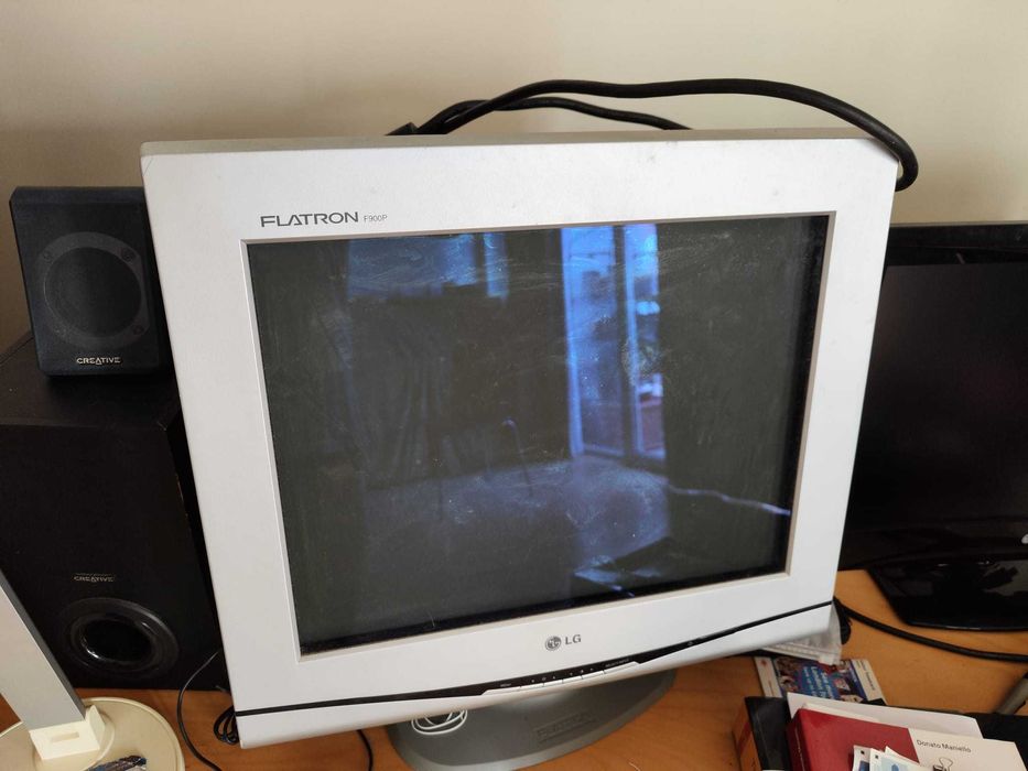 Monitor Vintage CRT LG Flatron F900P Lumiar • OLX Portugal