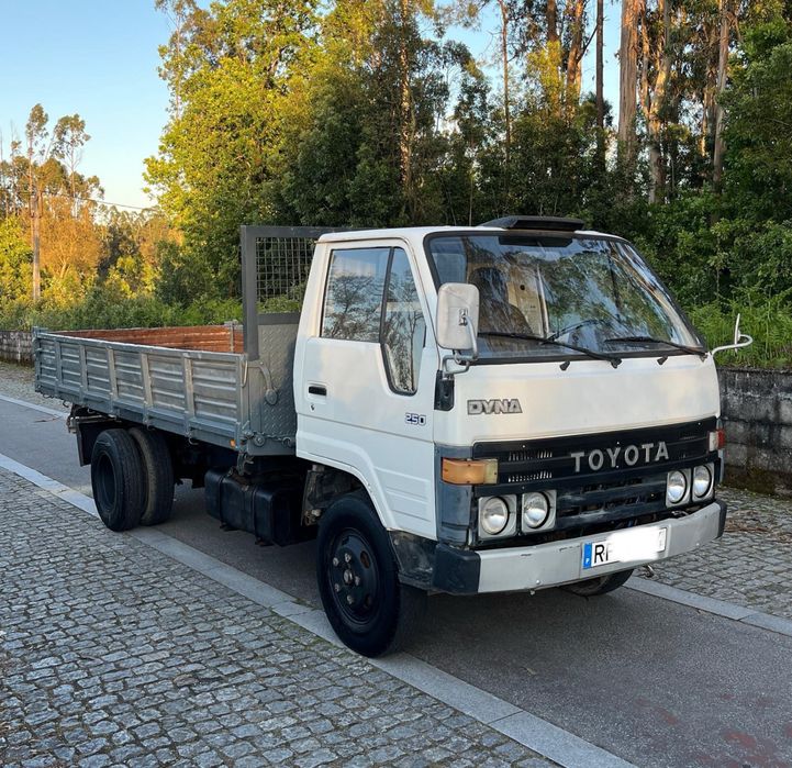 Toyota dyna 250 Tri basculate ligeira Muro • OLX.pt