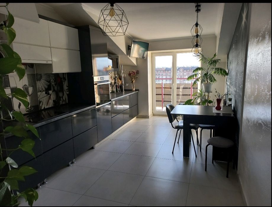 Продається 4-кімнатна квартира з чудовою локацією. Контакт через Viber - Продаж квартир Івано ...