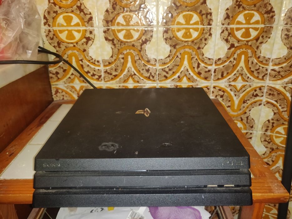 Vendo Ps4 pro 1tb São Domingos de Rana • OLX Portugal