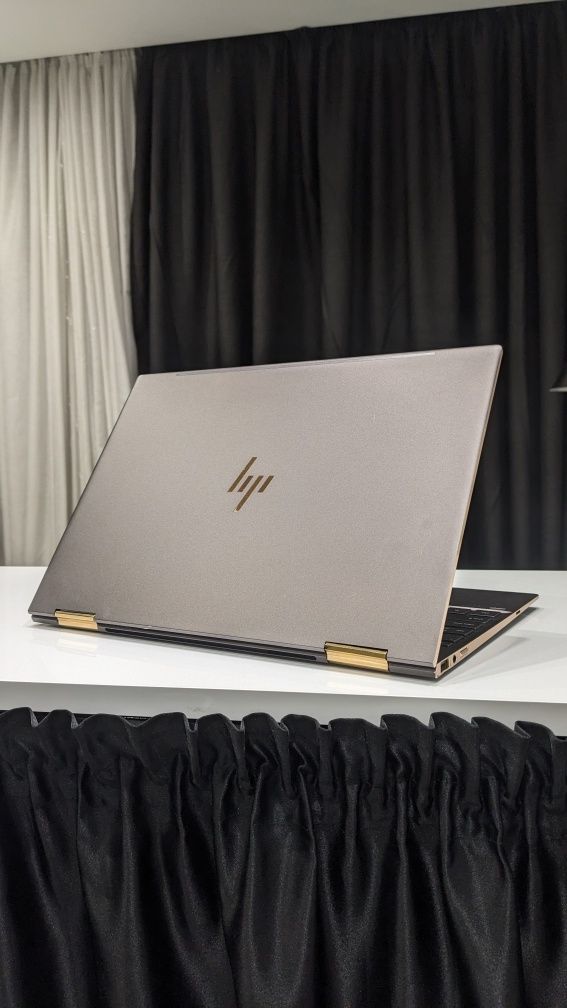 Hp Spectre x-360 convertible 13" i5-8250U 8 ram 256 ssd UHD620 face id ...