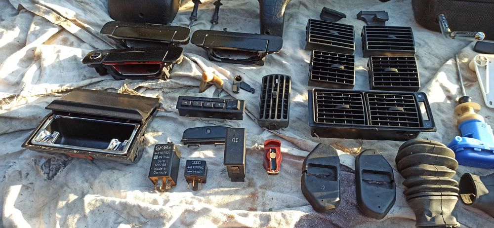 Запчастини audi 200 3B,100 C3,V8 D11,підголівники,пам'ять,підлокітники ...