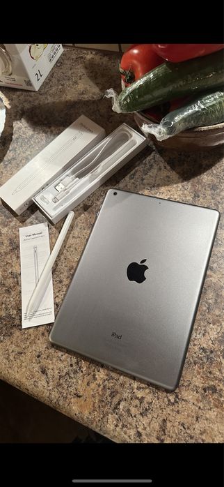 Tablet iPad Apple Retina 10” + NOWY RYSIK + nowe etui - super stan ...