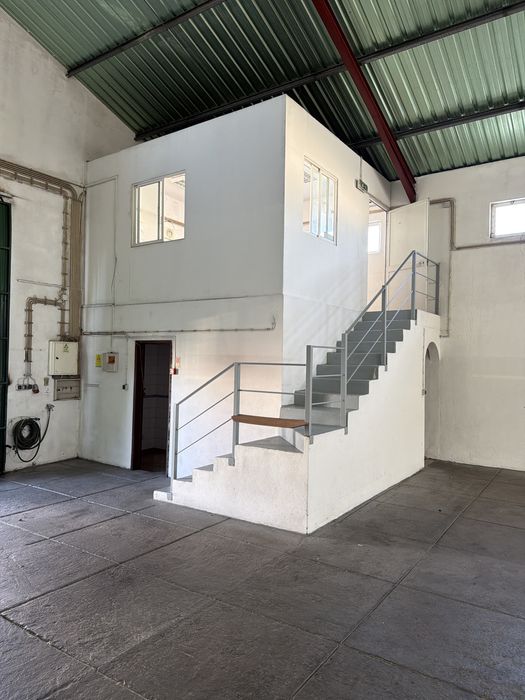 Arrenda-se armazém industrial em Évora Évora (São Mamede, Sé, São Pedro ...