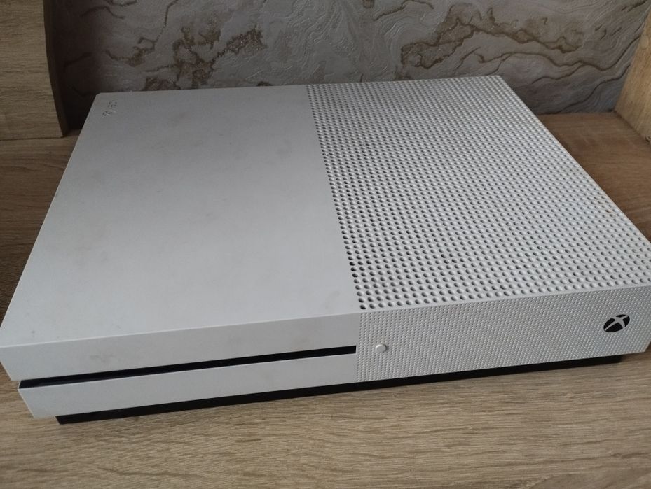 Продам xbox one s (1трб) в ідеальному стані без дефектів: 5 000 грн. - Приставки Новгородка на Olx