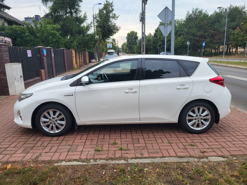 Toyota Auris 1.8 Hybrydowy Warszawa Rembertów • OLX.pl