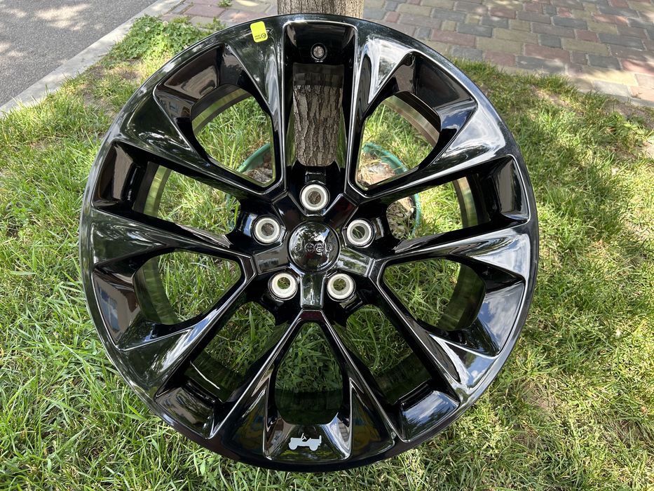 Оригінал як нові R20 5x127 Dodge Durango Jeep WK2 Wrangler Gladiator ...