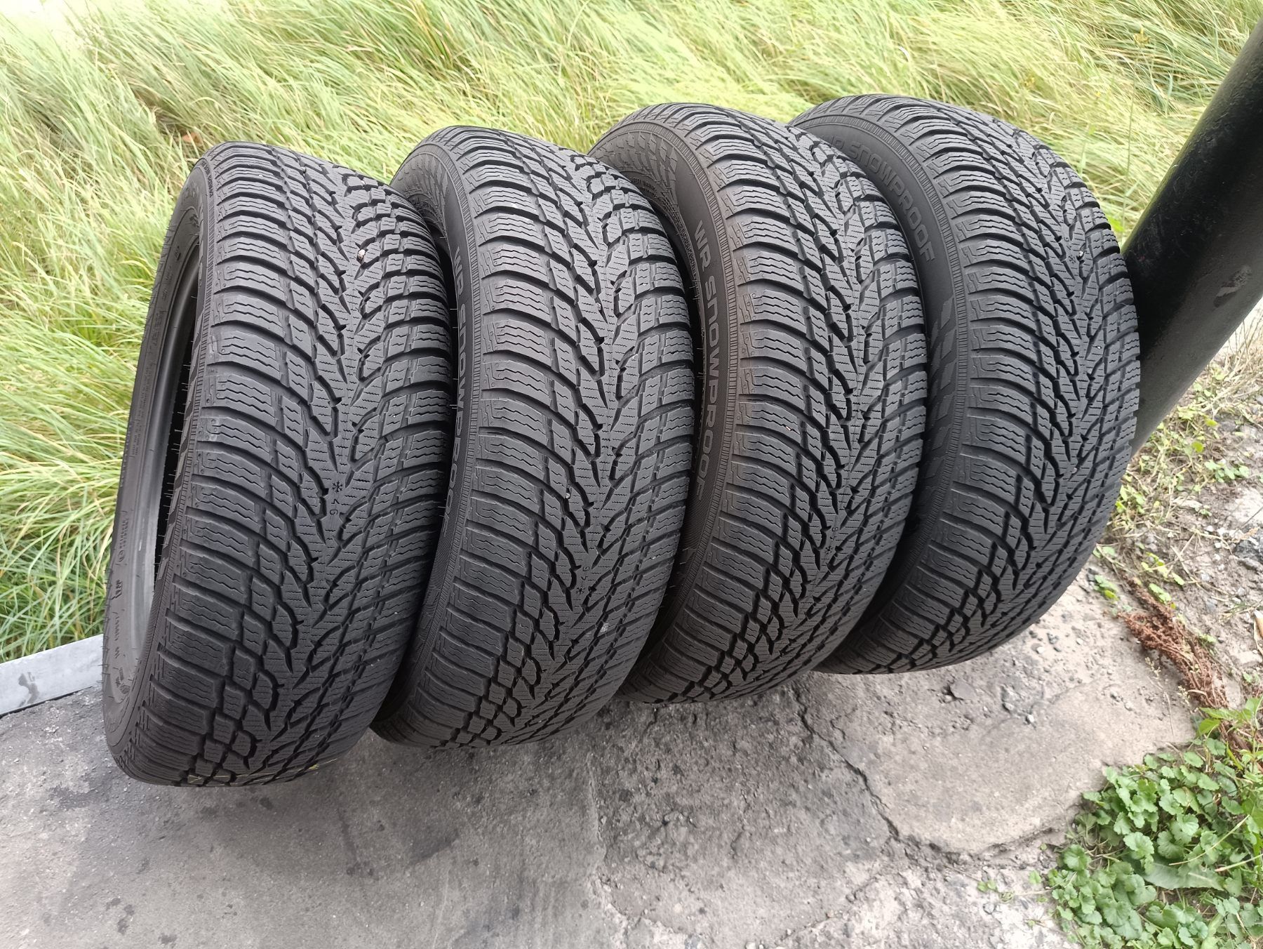 Майже нові зимові шини Nokian 185/60 R14 резина Р14: 1 300 грн ...