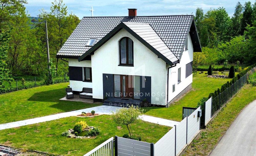 Nowoczesny dom na przestronnej działce, Ujazd, Gm. Brzyska, 43ar Ujazd • OLX.pl