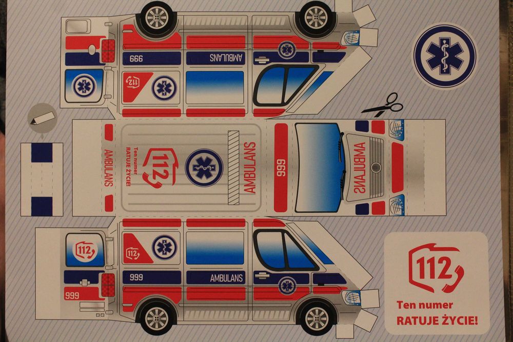 Kartonowy model do sklejania - Ambulans Bydgoszcz • OLX.pl