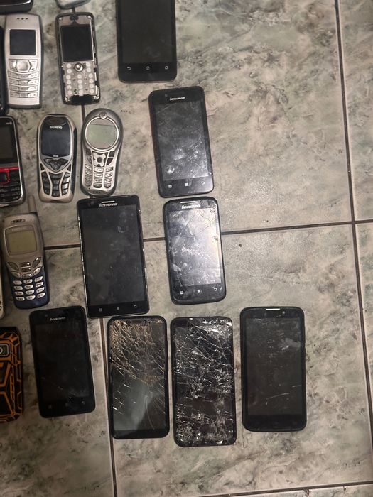 Лот 65 телефонів Nokia n-series,Samsung ,motorola,Siemens m55,iPhone 7: ...
