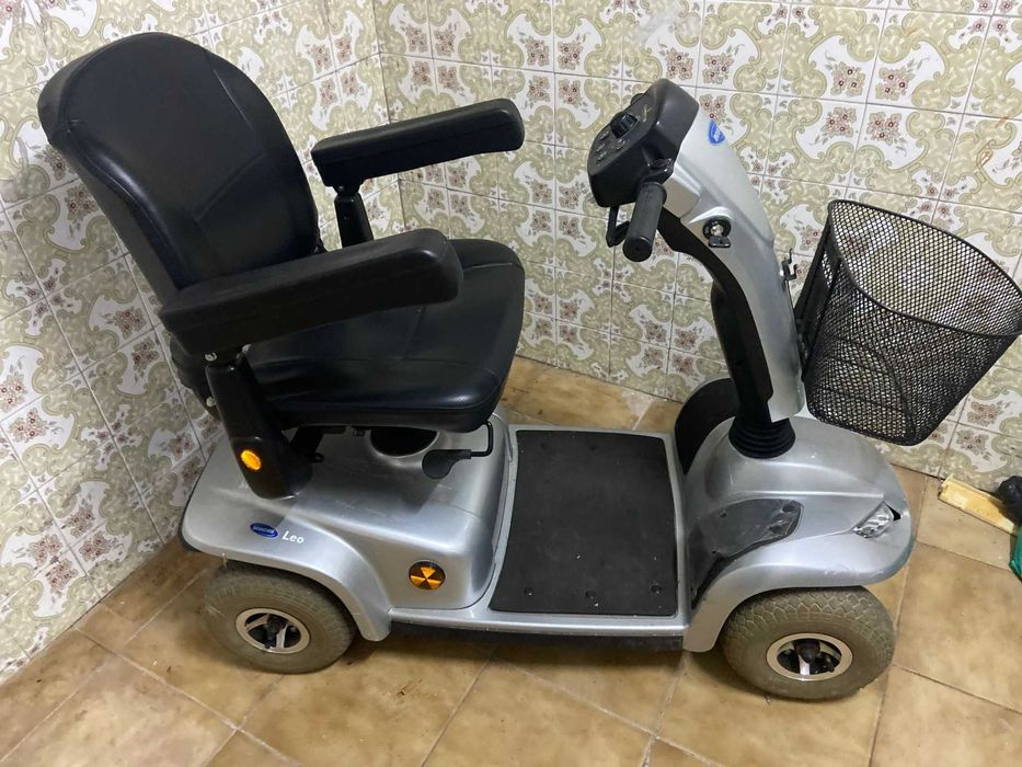 Scooter Mobilidade Reduzida INVACARE Carnide • OLX.pt