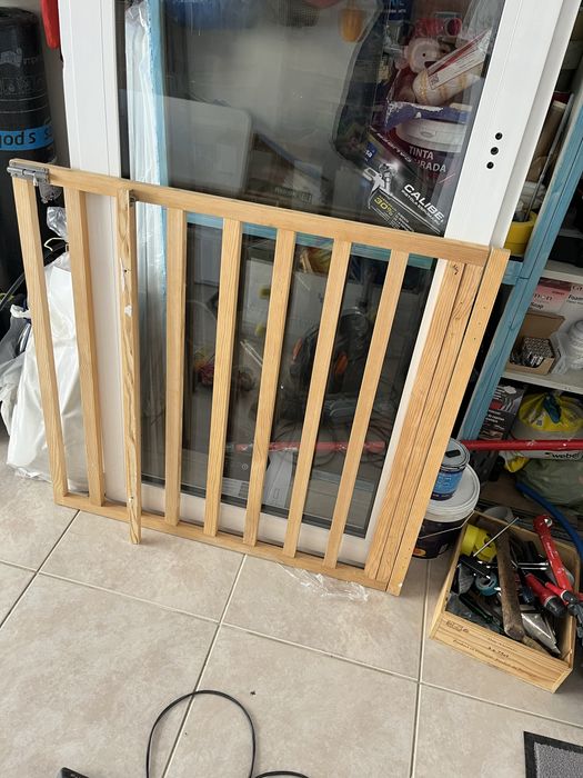 Porta/ cancela escadas Olho Marinho • OLX.pt