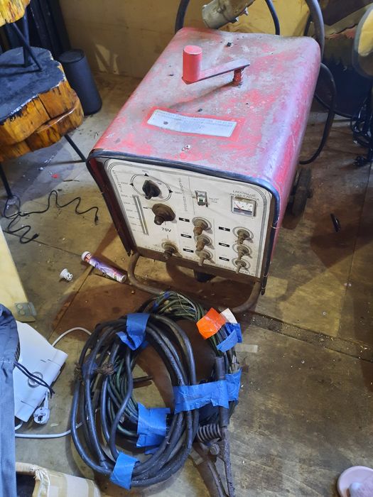 Spawarka transformatorowa typ ST-250 z urządzeniem rozruszcznikowym ...